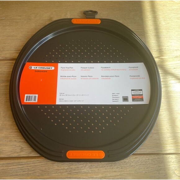 Le Creuset | Kitchen | New Le Creuset Nonstick Metal Bakeware Pizza ...